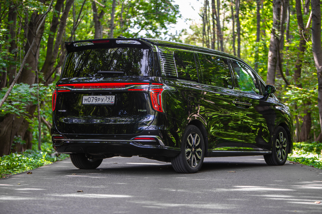 Нескромное обаяние богатства: тест-драйв минивэна Hongqi HQ9 - АвтоВзгляд